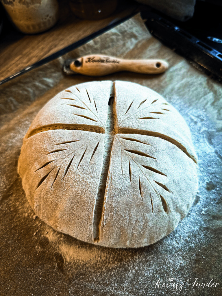 Cutting the bread - KovászTaender